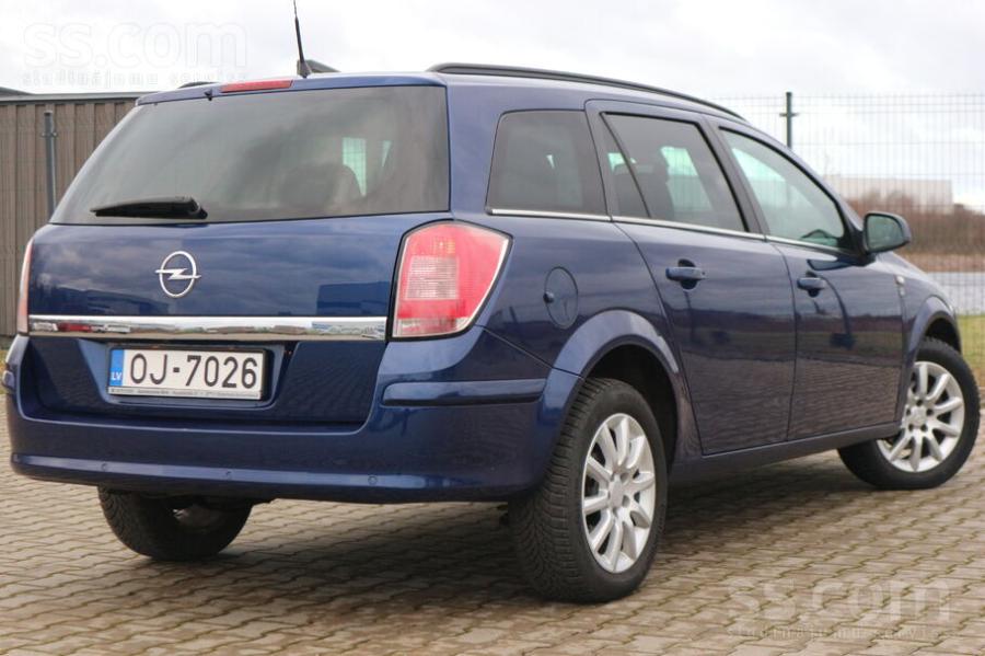 Blue Opel Astra 2010 in Riga, with an engine capacity of 1.70 L and mileage of 170 thousand km for 3200 €, photo 7 on AUTOMOTO.COM.LV