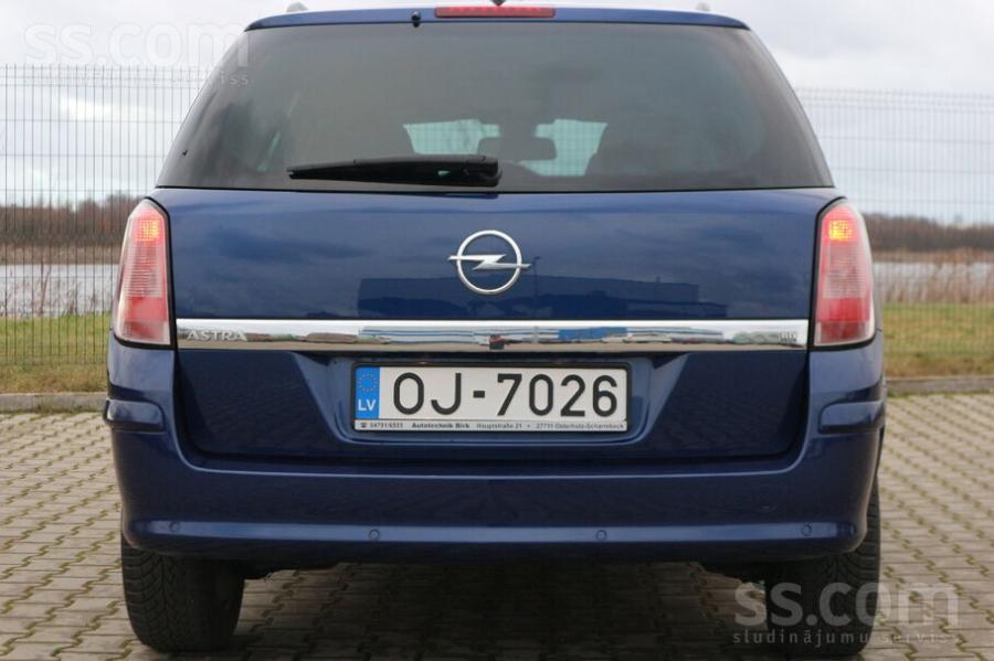 Blue Opel Astra 2010 in Riga, with an engine capacity of 1.70 L and mileage of 170 thousand km for 3200 €, photo 9 on AUTOMOTO.COM.LV