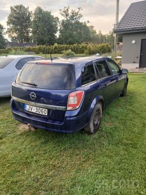 Zils Opel Astra 2010 Ogre, ar dzinēja tilpumu 1.90 L un nobraukumu 362 tūkst. km par 800 €, foto  vietnē AUTOMOTO.COM.LV