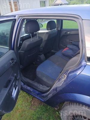Zils Opel Astra 2010 Ogre, ar dzinēja tilpumu 1.90 L un nobraukumu 362 tūkst. km par 800 €, foto 6 vietnē AUTOMOTO.COM.LV
