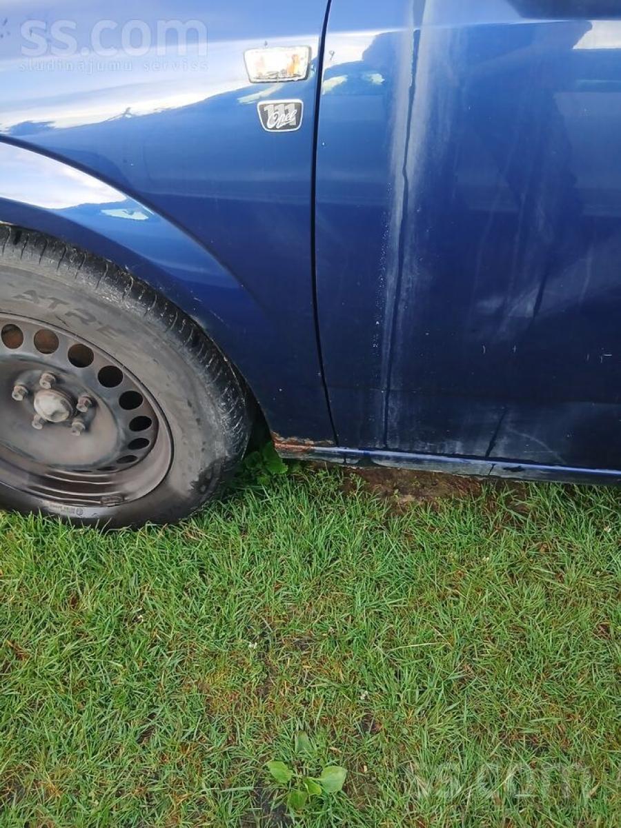 Zils Opel Astra 2010 Ogre, ar dzinēja tilpumu 1.90 L un nobraukumu 362 tūkst. km par 800 €, foto 9 vietnē AUTOMOTO.COM.LV