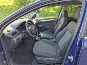 Blue Opel Astra 2010 in Vilnius, with an engine capacity of 1.69 L and mileage of 208 thousand km for 1990 €, photo 14 on AUTOMOTO.COM.LV