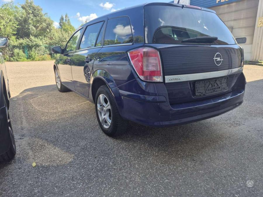 Zils Opel Astra 2010 Viļņa, ar dzinēja tilpumu 1.69 L un nobraukumu 210 tūkst. km par 1999 €, foto 4 vietnē AUTOMOTO.COM.LV
