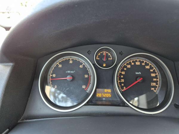 Zils Opel Astra 2010 Viļņa, ar dzinēja tilpumu 1.69 L un nobraukumu 210 tūkst. km par 1999 €, foto 5 vietnē AUTOMOTO.COM.LV