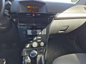 Zils Opel Astra 2010 Viļņa, ar dzinēja tilpumu 1.69 L un nobraukumu 210 tūkst. km par 1999 €, foto 8 vietnē AUTOMOTO.COM.LV