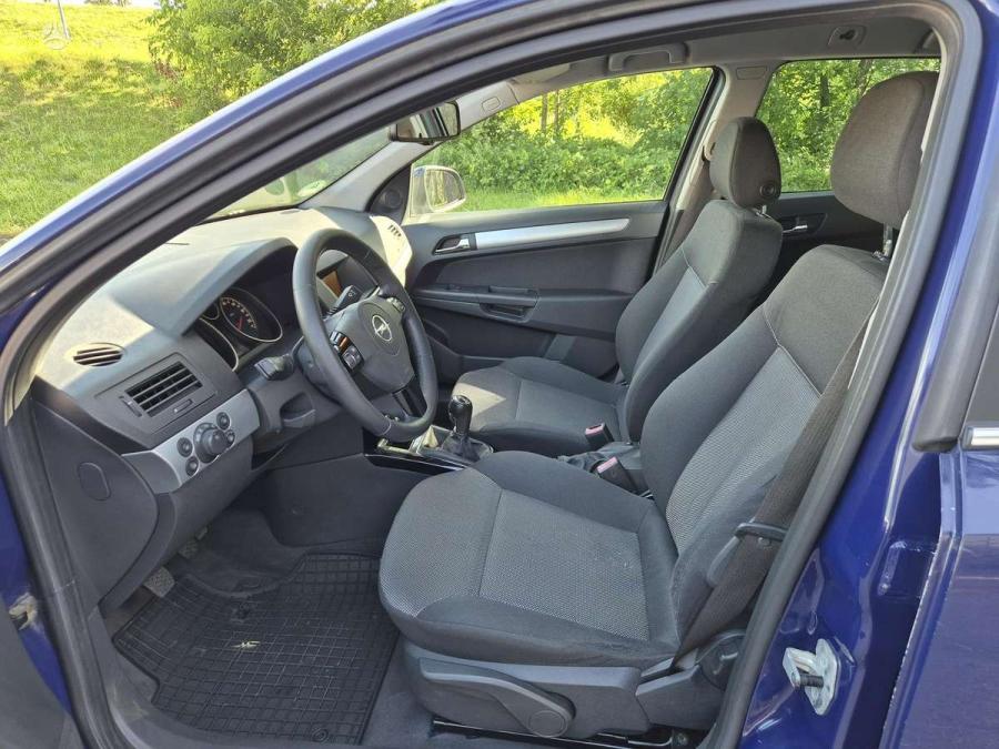 Zils Opel Astra 2010 Viļņa, ar dzinēja tilpumu 1.69 L un nobraukumu 210 tūkst. km par 1999 €, foto 14 vietnē AUTOMOTO.COM.LV