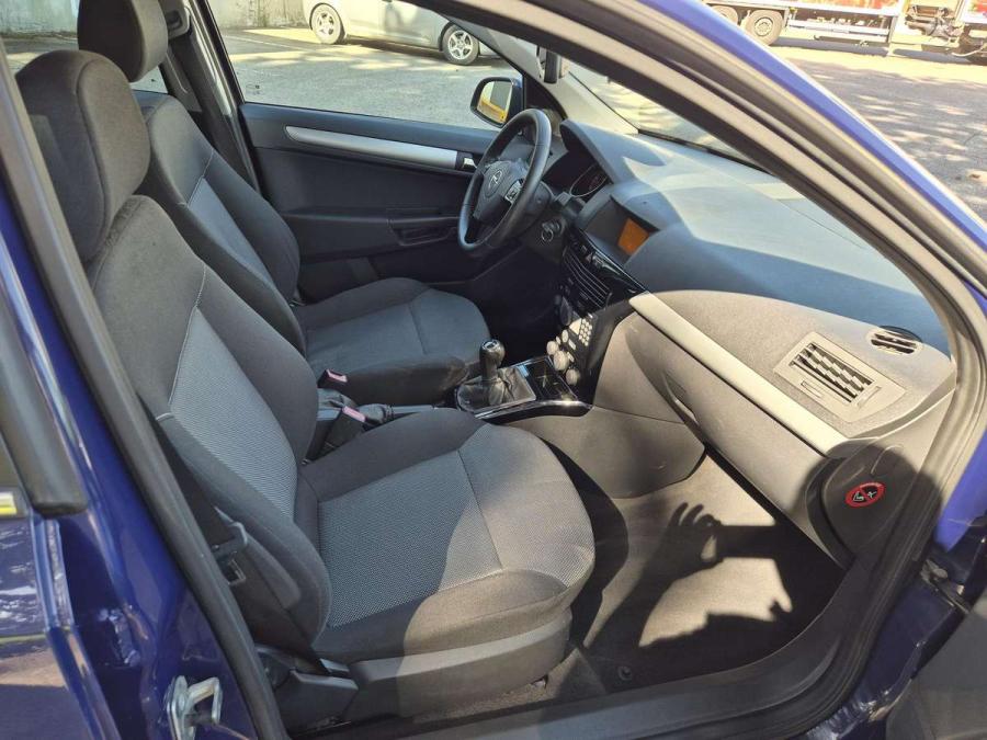 Zils Opel Astra 2010 Viļņa, ar dzinēja tilpumu 1.69 L un nobraukumu 210 tūkst. km par 1999 €, foto 15 vietnē AUTOMOTO.COM.LV