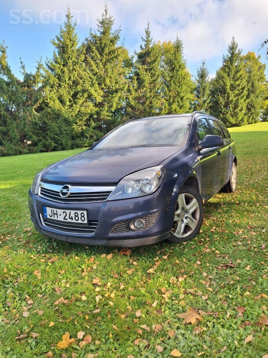 Blue Opel Astra 2010 in Tukums, with an engine capacity of 1.90 L and mileage of 474 thousand km for 1600 €, photo 1 on AUTOMOTO.COM.LV