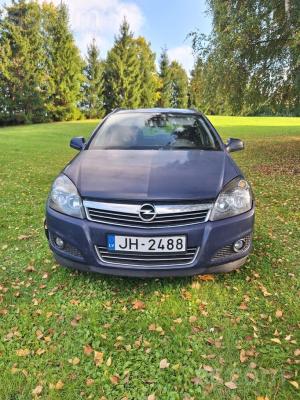 Blue Opel Astra 2010 in Tukums, with an engine capacity of 1.90 L and mileage of 474 thousand km for 1600 €, photo 3 on AUTOMOTO.COM.LV