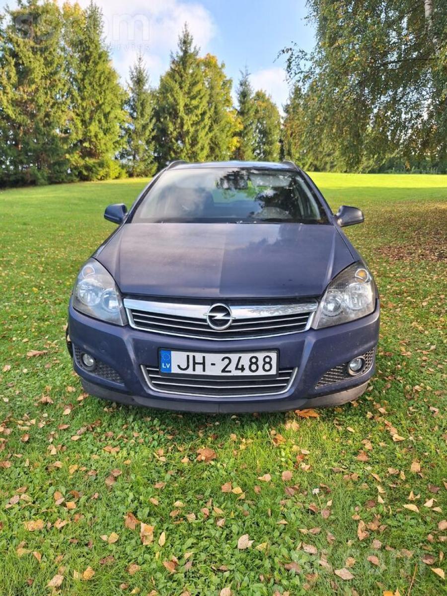 Blue Opel Astra 2010 in Tukums, with an engine capacity of 1.90 L and mileage of 474 thousand km for 1600 €, photo 3 on AUTOMOTO.COM.LV