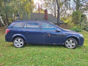 Blue Opel Astra 2010 in Tukums, with an engine capacity of 1.90 L and mileage of 474 thousand km for 1600 €, photo 4 on AUTOMOTO.COM.LV