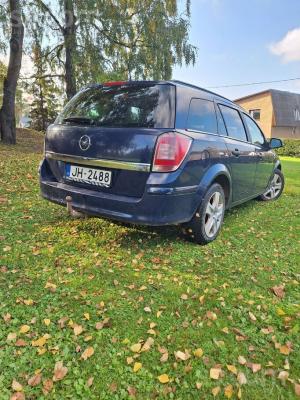 Blue Opel Astra 2010 in Tukums, with an engine capacity of 1.90 L and mileage of 474 thousand km for 1600 €, photo 6 on AUTOMOTO.COM.LV