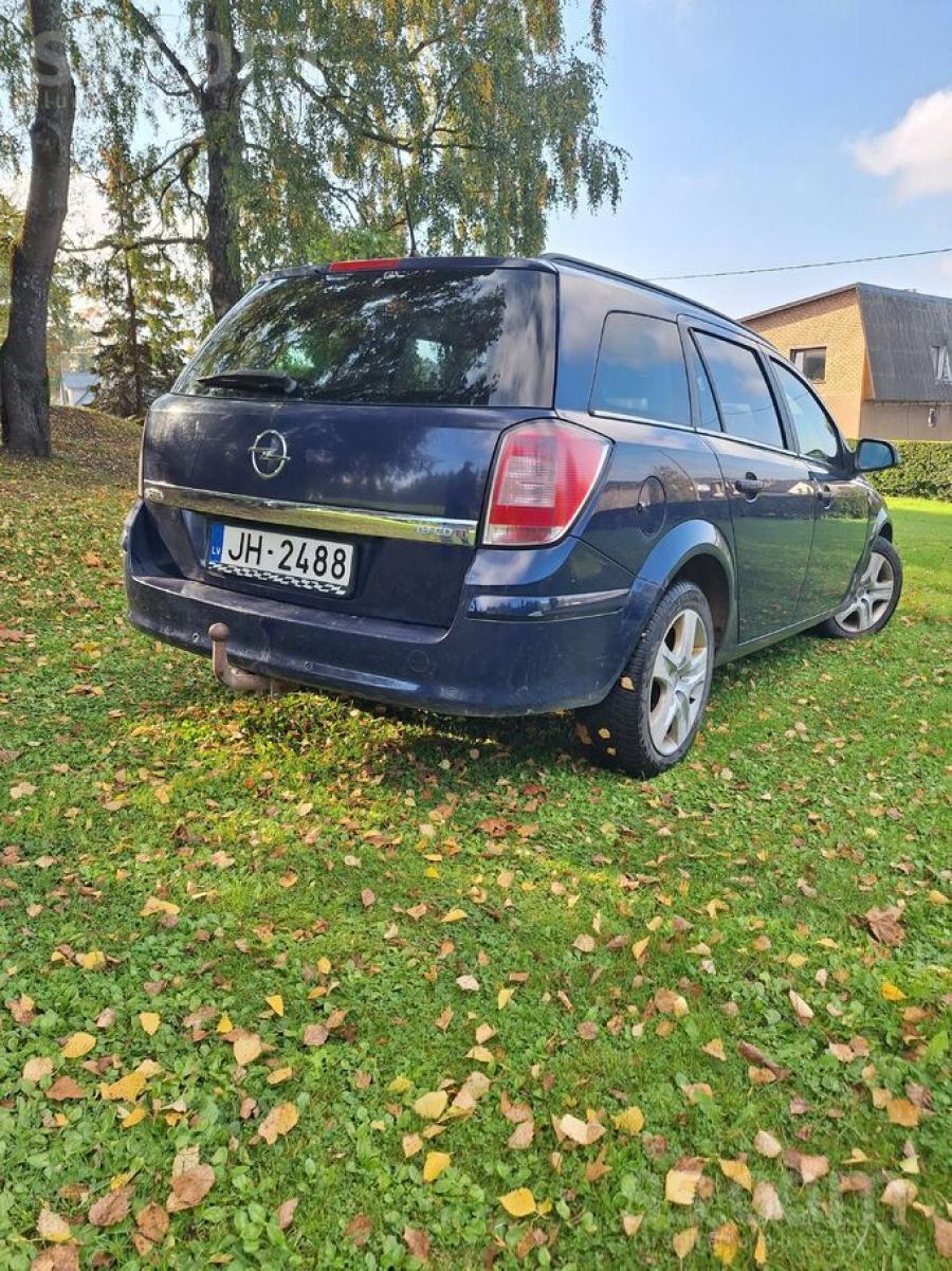 Blue Opel Astra 2010 in Tukums, with an engine capacity of 1.90 L and mileage of 474 thousand km for 1600 €, photo 6 on AUTOMOTO.COM.LV