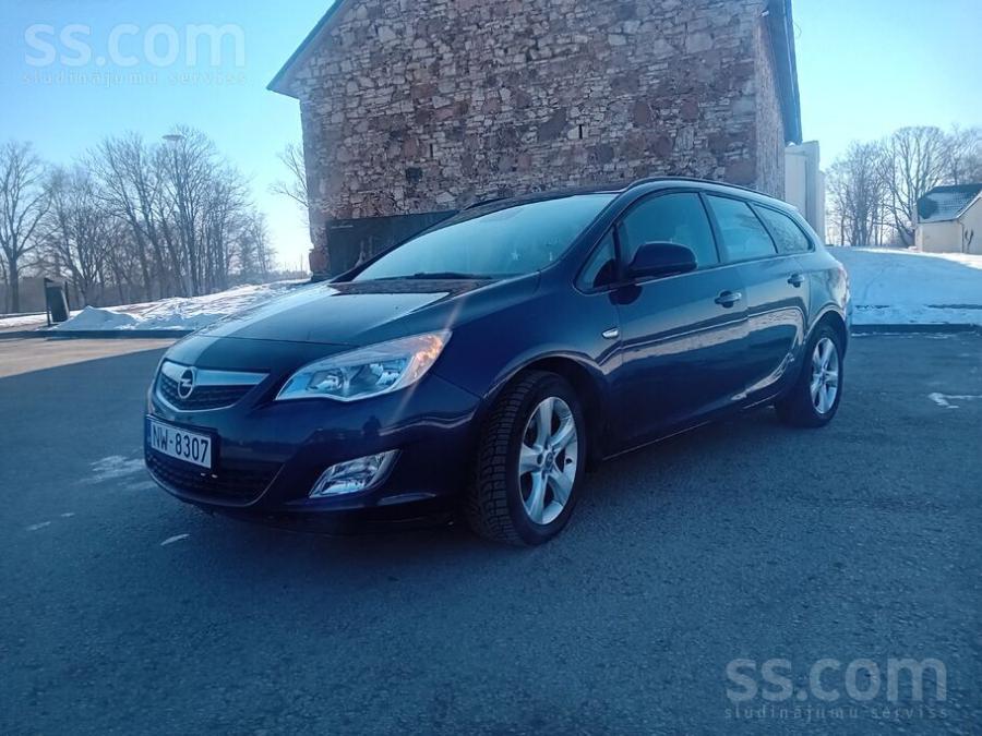Blue Opel Astra 2011 in Preili, with an engine capacity of 1.70 L and mileage of 300 thousand km for 1850 €, photo 1 on AUTOMOTO.COM.LV
