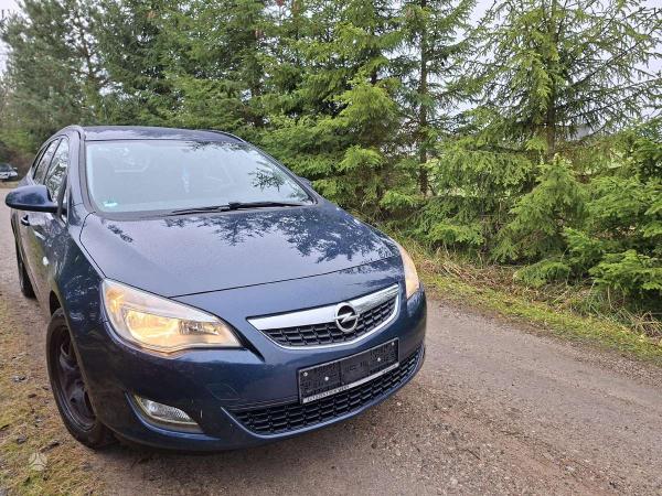 Blue Opel Astra 2011 in Prienai, with an engine capacity of 1.96 L and mileage of 211 thousand km for 3350 €, photo 2 on AUTOMOTO.COM.LV