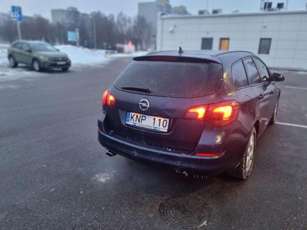 Blue Opel Astra 2011 in Kaunas, with an engine capacity of 1.96 L and mileage of 360 thousand km for 2150 €, photo 5 on AUTOMOTO.COM.LV