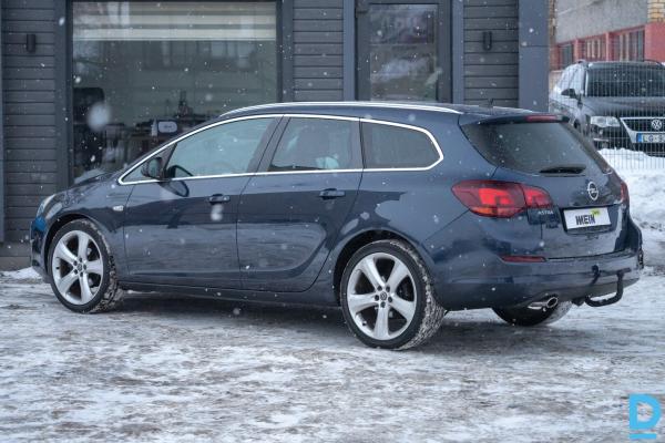Zils Opel Astra 2011 Liepāja, ar dzinēja tilpumu 1.40 L un nobraukumu 293 tūkst. km par 4400 €, foto 2 vietnē AUTOMOTO.COM.LV