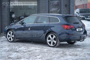 Zils Opel Astra 2011 Liepāja, ar dzinēja tilpumu 1.40 L un nobraukumu 293 tūkst. km par 4400 €, foto 3 vietnē AUTOMOTO.COM.LV