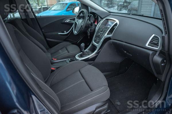 Zils Opel Astra 2011 Liepāja, ar dzinēja tilpumu 1.40 L un nobraukumu 293 tūkst. km par 4400 €, foto 10 vietnē AUTOMOTO.COM.LV