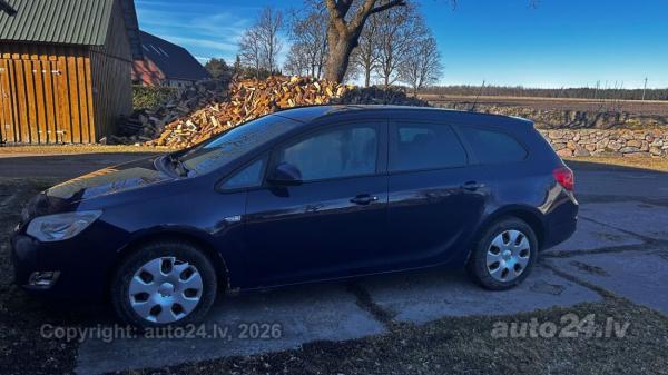 Blue Opel Astra 2011 in Tallinn, with an engine capacity of 1.70 L and mileage of 372 thousand km for 2000 €, photo 3 on AUTOMOTO.COM.LV