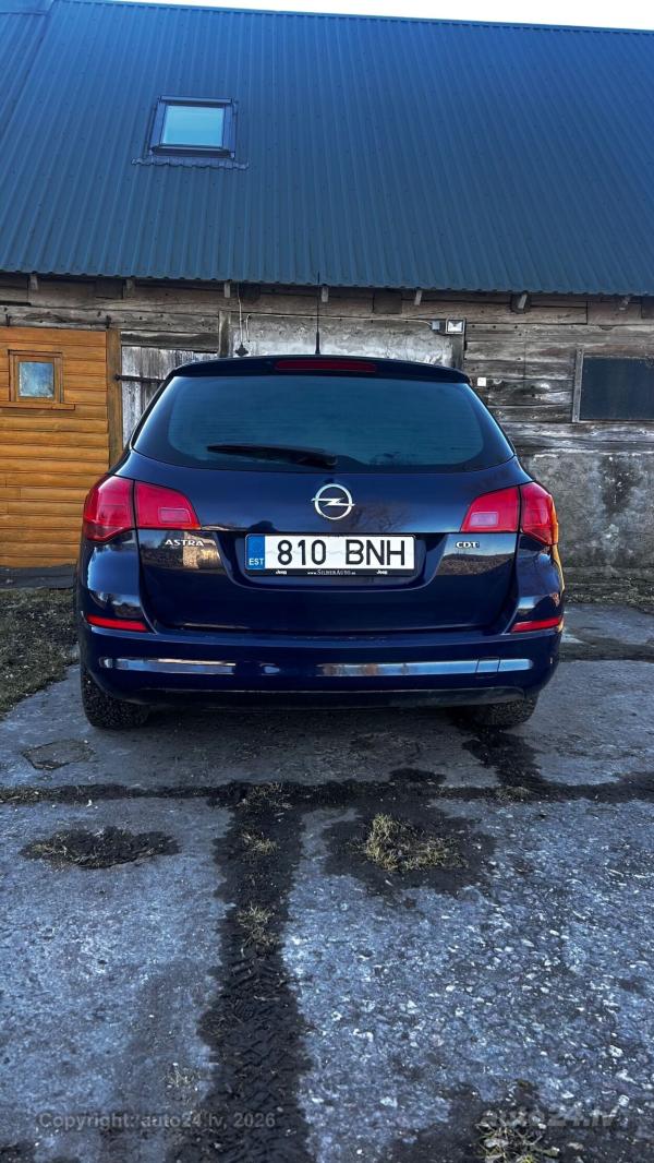 Blue Opel Astra 2011 in Tallinn, with an engine capacity of 1.70 L and mileage of 372 thousand km for 2000 €, photo 4 on AUTOMOTO.COM.LV