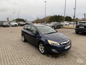 Blue Opel Astra 2011 in Kaunas, with an engine capacity of 1.70 L and mileage of 197 thousand km for 3200 €, photo 3 on AUTOMOTO.COM.LV