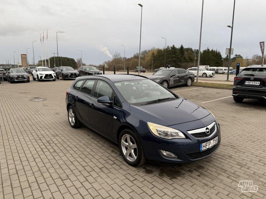 Blue Opel Astra 2011 in Kaunas, with an engine capacity of 1.70 L and mileage of 197 thousand km for 3200 €, photo 3 on AUTOMOTO.COM.LV
