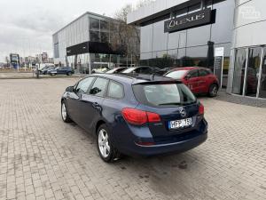 Blue Opel Astra 2011 in Kaunas, with an engine capacity of 1.70 L and mileage of 197 thousand km for 3200 €, photo 4 on AUTOMOTO.COM.LV