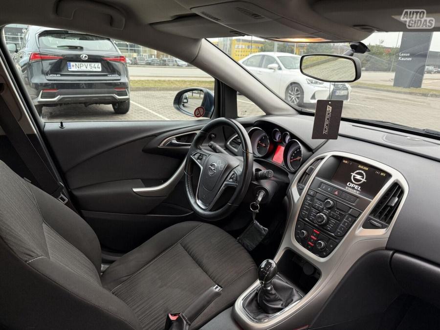 Blue Opel Astra 2011 in Kaunas, with an engine capacity of 1.70 L and mileage of 197 thousand km for 3200 €, photo 5 on AUTOMOTO.COM.LV