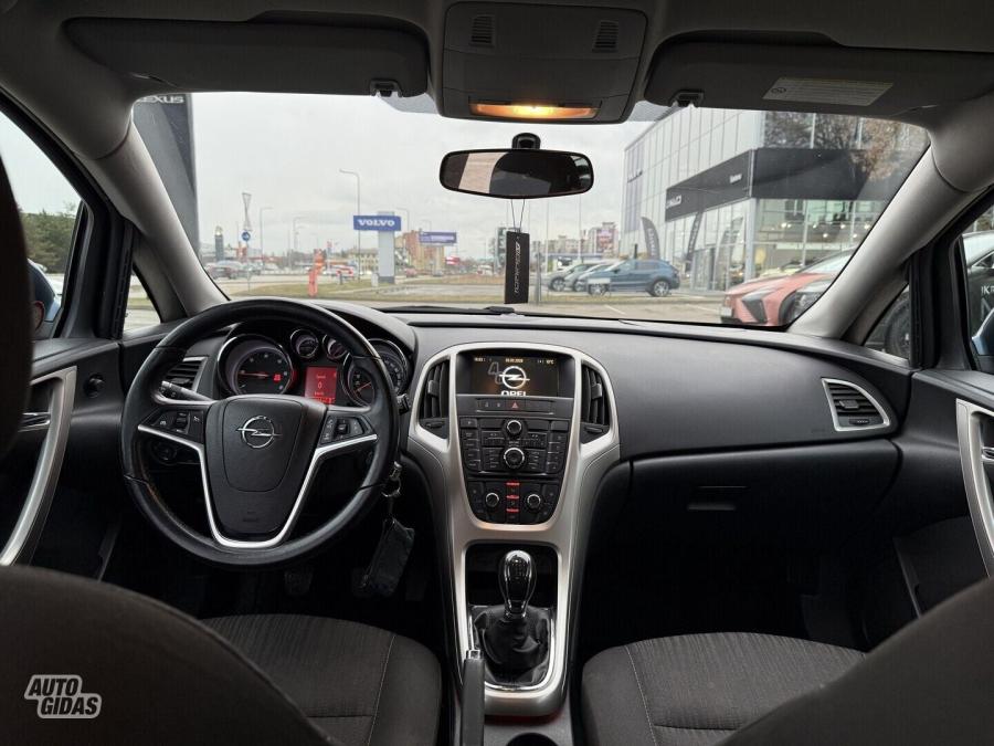 Blue Opel Astra 2011 in Kaunas, with an engine capacity of 1.70 L and mileage of 197 thousand km for 3200 €, photo 6 on AUTOMOTO.COM.LV