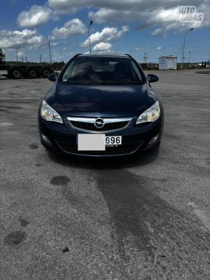 Blue Opel Astra 2011 in Marijampole, with an engine capacity of 1.70 L and mileage of 310 thousand km for 2300 €, photo 5 on AUTOMOTO.COM.LV