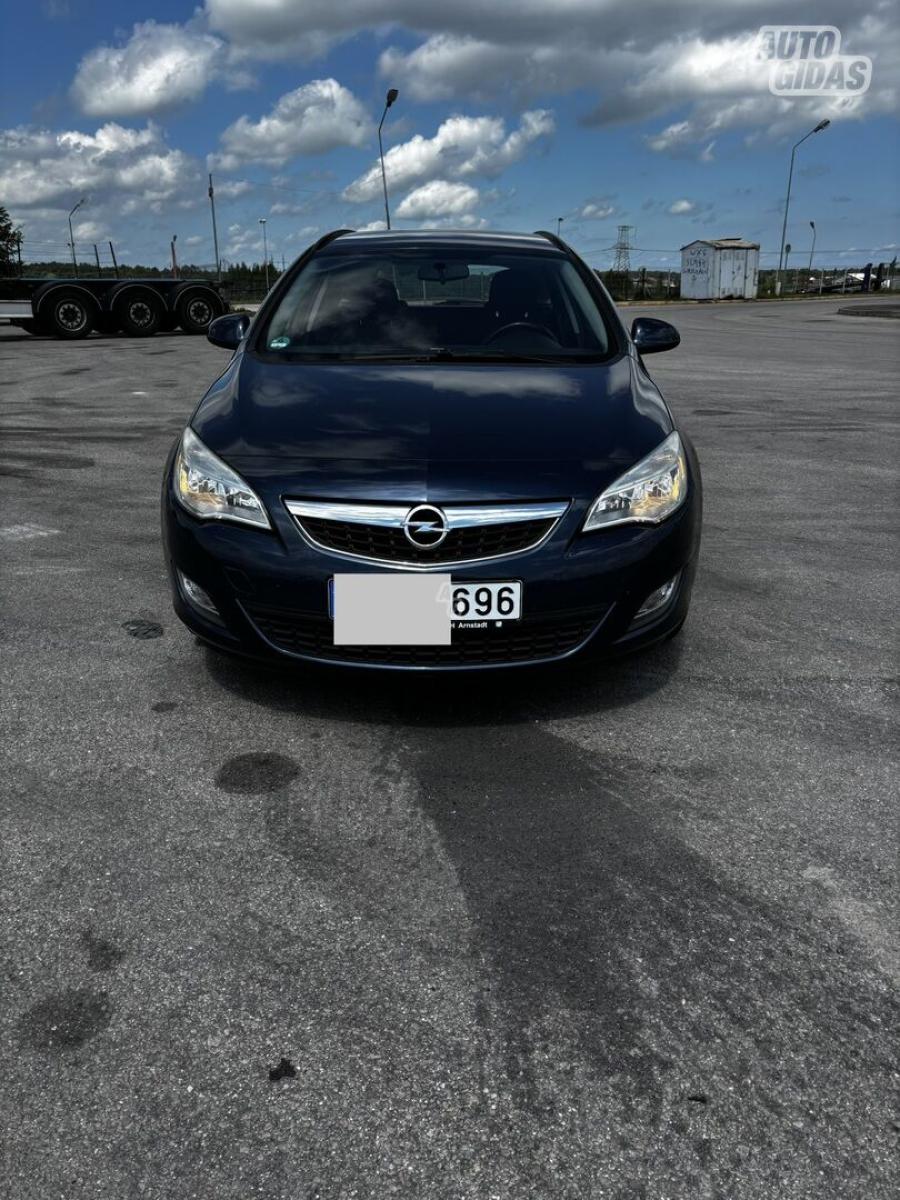 Blue Opel Astra 2011 in Marijampole, with an engine capacity of 1.70 L and mileage of 310 thousand km for 2300 €, photo 5 on AUTOMOTO.COM.LV