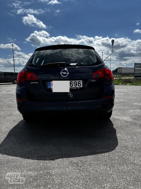 Blue Opel Astra 2011 in Marijampole, with an engine capacity of 1.70 L and mileage of 310 thousand km for 2300 €, photo 5 on AUTOMOTO.COM.LV