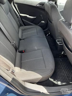 Blue Opel Astra 2011 in Marijampole, with an engine capacity of 1.70 L and mileage of 310 thousand km for 2300 €, photo 10 on AUTOMOTO.COM.LV