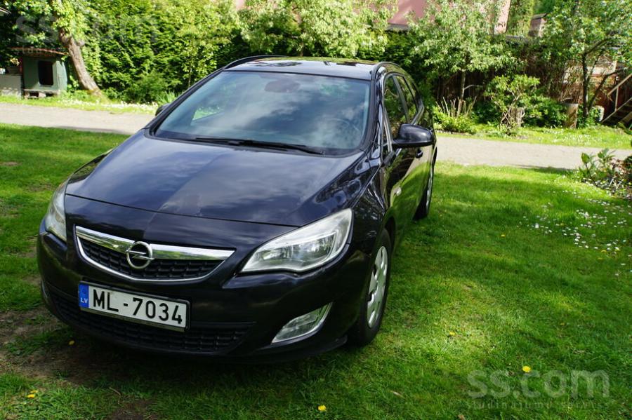 Blue Opel Astra 2011 in Jurmala, with an engine capacity of 1.60 L and mileage of 258 thousand km for 3200 €, photo 1 on AUTOMOTO.COM.LV