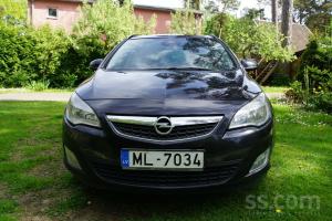Blue Opel Astra 2011 in Jurmala, with an engine capacity of 1.60 L and mileage of 258 thousand km for 3200 €, photo 3 on AUTOMOTO.COM.LV