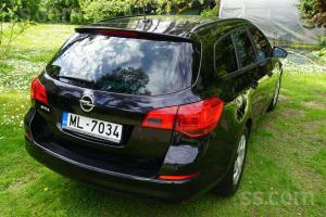 Blue Opel Astra 2011 in Jurmala, with an engine capacity of 1.60 L and mileage of 258 thousand km for 3200 €, photo 4 on AUTOMOTO.COM.LV