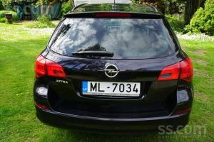 Blue Opel Astra 2011 in Jurmala, with an engine capacity of 1.60 L and mileage of 258 thousand km for 3200 €, photo 5 on AUTOMOTO.COM.LV