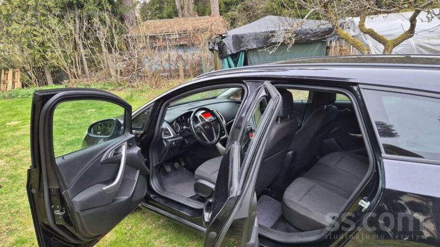 Blue Opel Astra 2011 in Jurmala, with an engine capacity of 1.60 L and mileage of 258 thousand km for 3200 €, photo 8 on AUTOMOTO.COM.LV