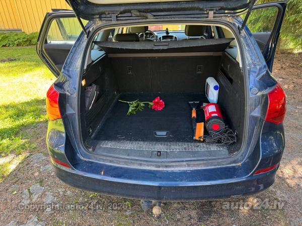 Zils Opel Astra 2011 Tallina, ar dzinēja tilpumu 1.60 L un nobraukumu 166 tūkst. km par 3850 €, foto 3 vietnē AUTOMOTO.COM.LV