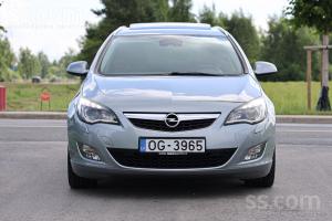 Blue Opel Astra 2011 in Jelgava, with an engine capacity of 2.00 L and mileage of 0 thousand km for 4350 €, photo 3 on AUTOMOTO.COM.LV