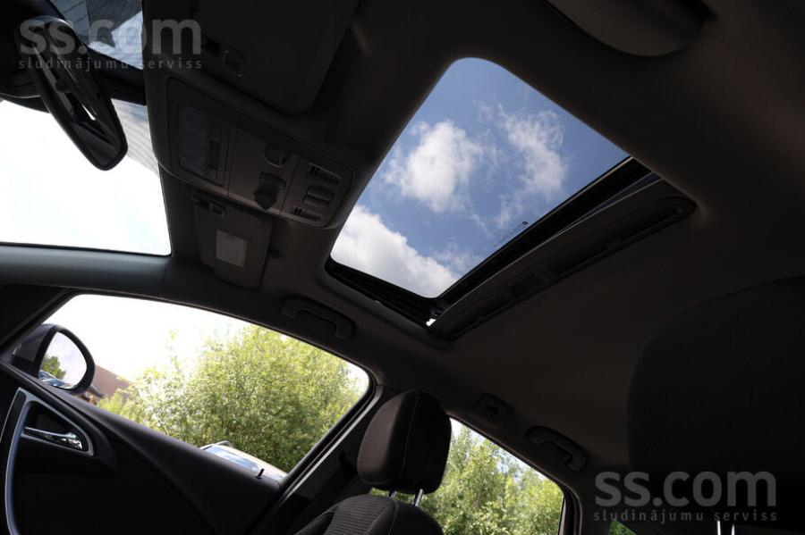 Blue Opel Astra 2011 in Jelgava, with an engine capacity of 2.00 L and mileage of 0 thousand km for 4350 €, photo 26 on AUTOMOTO.COM.LV