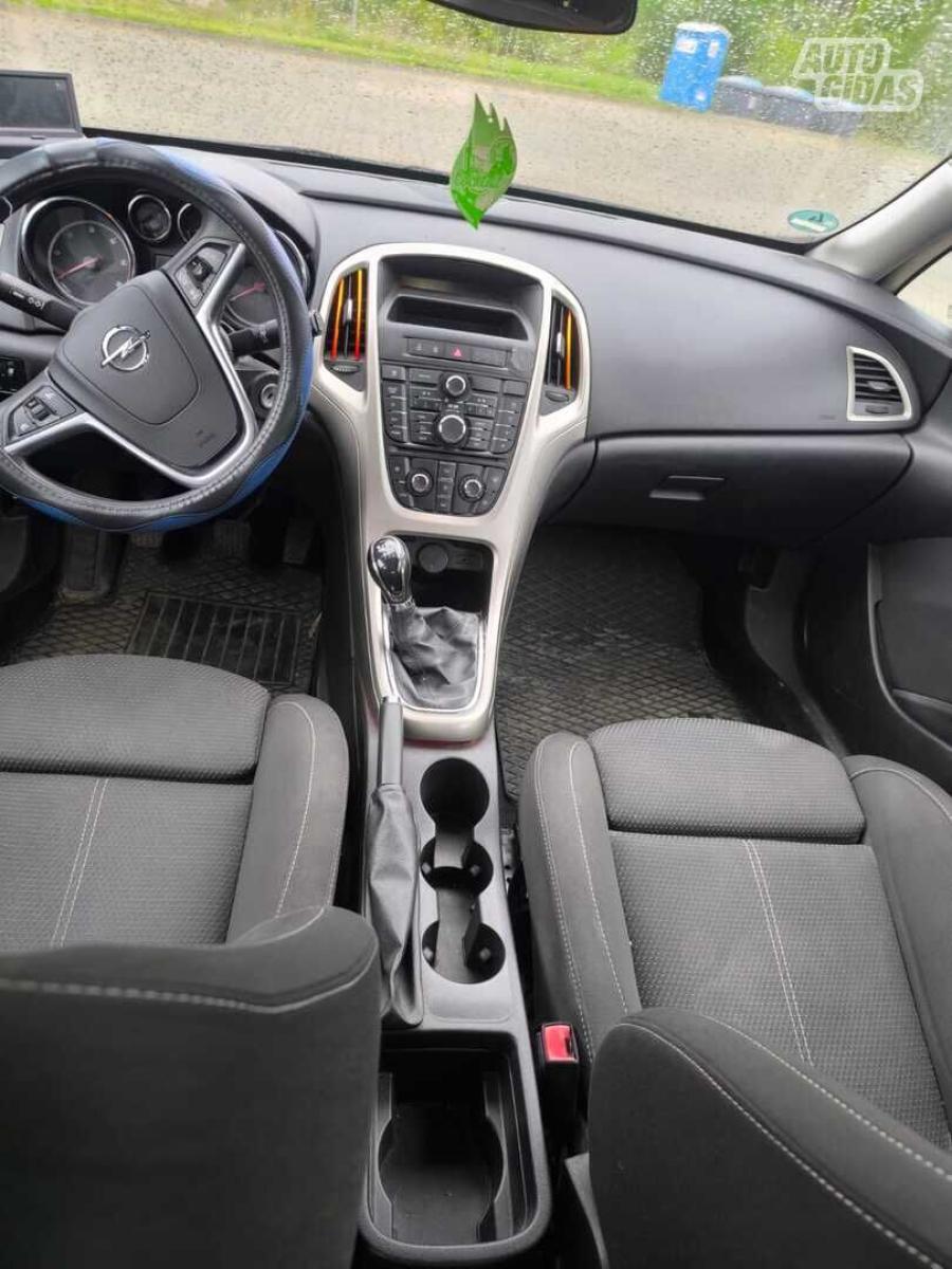 Blue Opel Astra 2011 in Kaunas, with an engine capacity of 1.70 L and mileage of 295 thousand km for 1590 €, photo 4 on AUTOMOTO.COM.LV