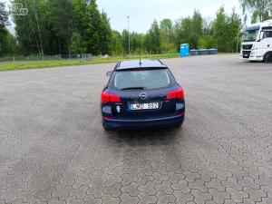 Blue Opel Astra 2011 in Kaunas, with an engine capacity of 1.70 L and mileage of 295 thousand km for 1590 €, photo 8 on AUTOMOTO.COM.LV