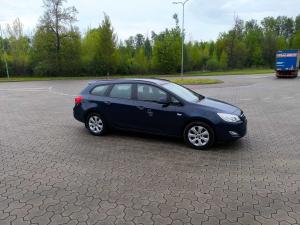 Blue Opel Astra 2011 in Kaunas, with an engine capacity of 1.70 L and mileage of 295 thousand km for 1590 €, photo 9 on AUTOMOTO.COM.LV