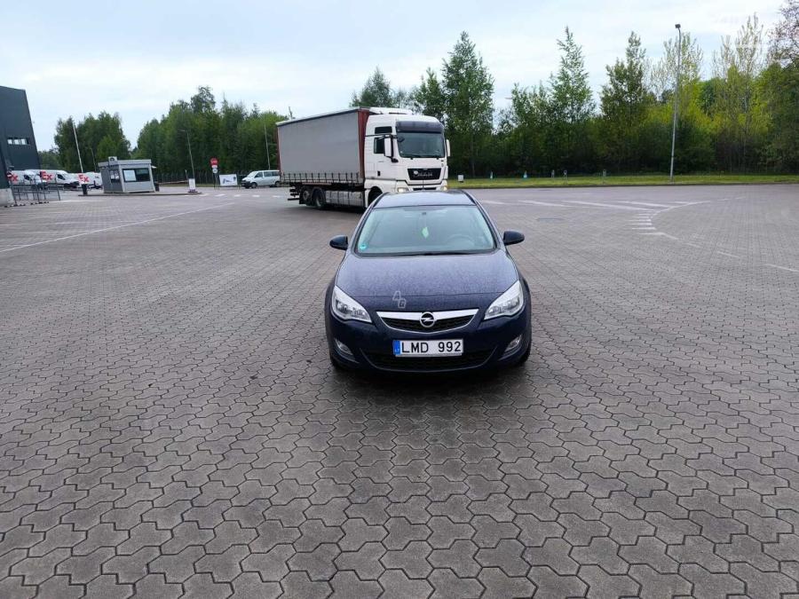 Blue Opel Astra 2011 in Kaunas, with an engine capacity of 1.70 L and mileage of 295 thousand km for 1590 €, photo 10 on AUTOMOTO.COM.LV