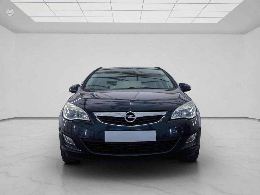 Blue Opel Astra 2011 in Kaunas, with an engine capacity of 1.70 L and mileage of 269 thousand km for 3990 €, photo 3 on AUTOMOTO.COM.LV