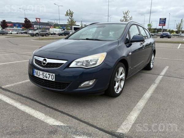 Blue Opel Astra 2011 in Riga, with an engine capacity of 1.30 L and mileage of 320 thousand km for 2500 €, photo 1 on AUTOMOTO.COM.LV