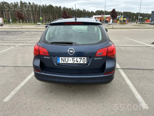 Blue Opel Astra 2011 in Riga, with an engine capacity of 1.30 L and mileage of 320 thousand km for 2500 €, photo 5 on AUTOMOTO.COM.LV