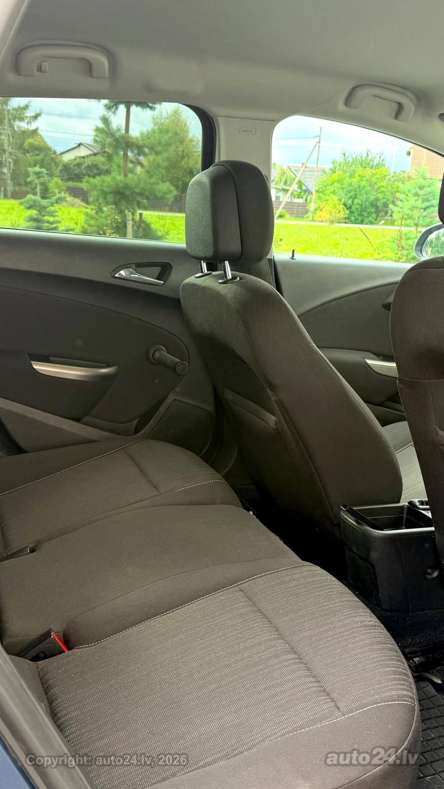Zils Opel Astra 2011 Tallina, ar dzinēja tilpumu 1.40 L un nobraukumu 220 tūkst. km par 2699 €, foto 12 vietnē AUTOMOTO.COM.LV